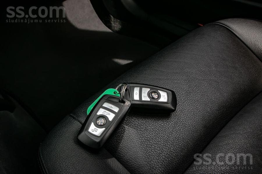 Blue BMW 520 2016 in Tukums, with an engine capacity of 2.00 L and mileage of 219 thousand km for 13700 €, photo 25 on AUTOMOTO.COM.LV