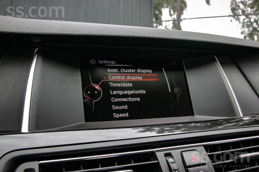 Blue BMW 520 2016 in Tukums, with an engine capacity of 2.00 L and mileage of 219 thousand km for 13700 €, photo 28 on AUTOMOTO.COM.LV