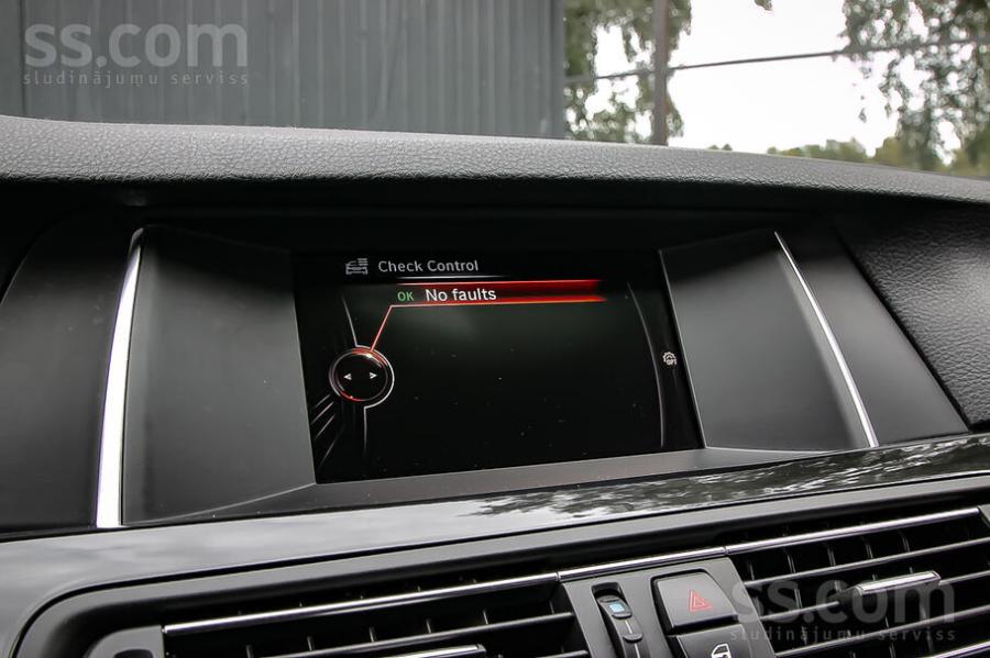 Blue BMW 520 2016 in Tukums, with an engine capacity of 2.00 L and mileage of 219 thousand km for 13700 €, photo 30 on AUTOMOTO.COM.LV