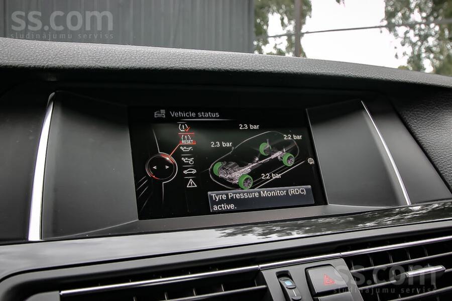 Blue BMW 520 2016 in Tukums, with an engine capacity of 2.00 L and mileage of 219 thousand km for 13700 €, photo 32 on AUTOMOTO.COM.LV