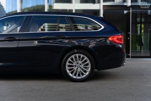 Blue BMW 520 2017 in Vilnius, with an engine capacity of 2.00 L and mileage of 250 thousand km for 17950 €, photo 13 on AUTOMOTO.COM.LV
