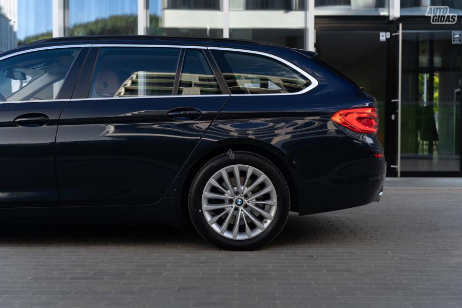 Blue BMW 520 2017 in Vilnius, with an engine capacity of 2.00 L and mileage of 250 thousand km for 17950 €, photo 13 on AUTOMOTO.COM.LV
