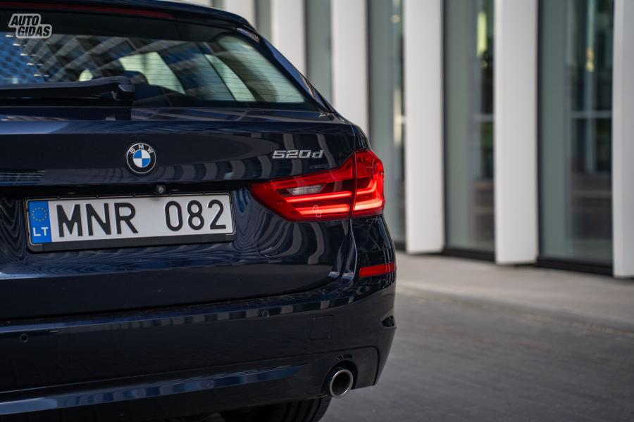 Blue BMW 520 2017 in Vilnius, with an engine capacity of 2.00 L and mileage of 250 thousand km for 17950 €, photo 15 on AUTOMOTO.COM.LV