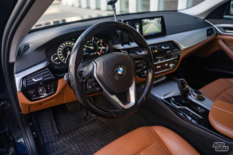Blue BMW 520 2017 in Vilnius, with an engine capacity of 2.00 L and mileage of 250 thousand km for 17950 €, photo 17 on AUTOMOTO.COM.LV