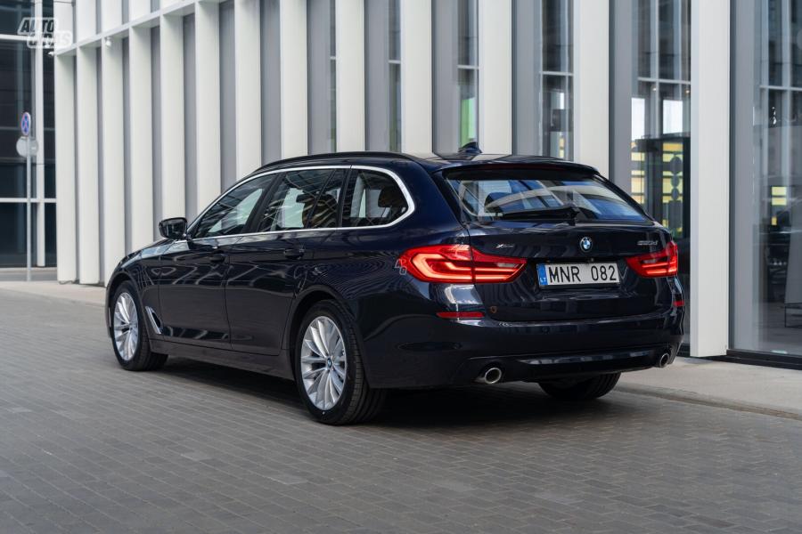 Blue BMW 520 2017 in Vilnius, with an engine capacity of 2.00 L and mileage of 250 thousand km for 17950 €, photo 4 on AUTOMOTO.COM.LV