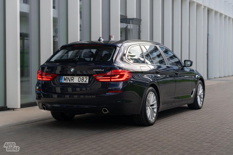 Blue BMW 520 2017 in Vilnius, with an engine capacity of 2.00 L and mileage of 250 thousand km for 17950 €, photo 5 on AUTOMOTO.COM.LV