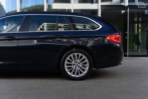 Blue BMW 520 2017 in Vilnius, with an engine capacity of 2.00 L and mileage of 250 thousand km for 17950 €, photo 13 on AUTOMOTO.COM.LV