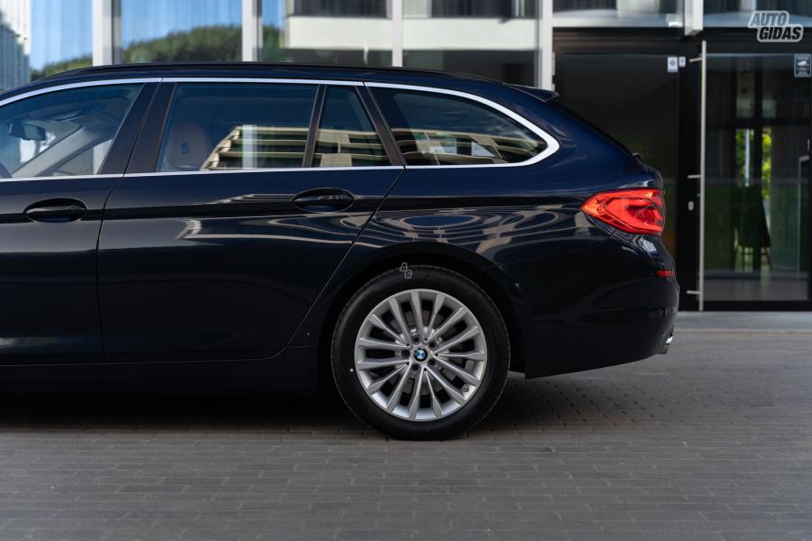 Blue BMW 520 2017 in Vilnius, with an engine capacity of 2.00 L and mileage of 250 thousand km for 17950 €, photo 13 on AUTOMOTO.COM.LV