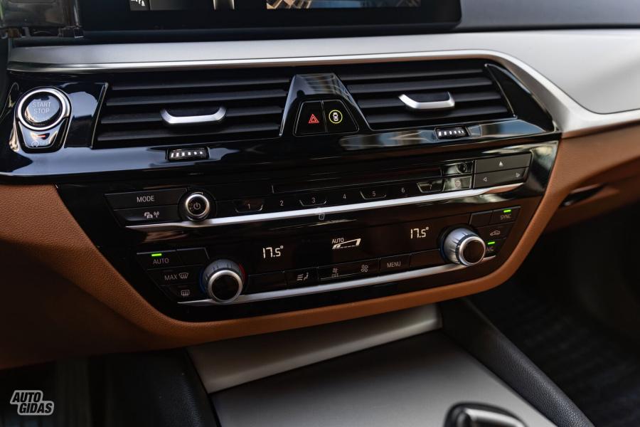 Blue BMW 520 2017 in Vilnius, with an engine capacity of 2.00 L and mileage of 250 thousand km for 17950 €, photo 25 on AUTOMOTO.COM.LV