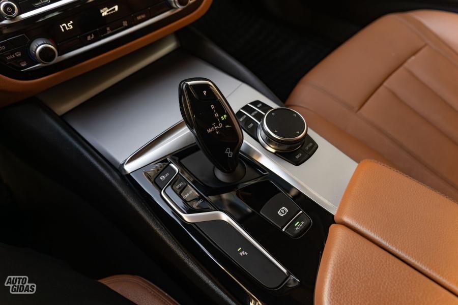 Blue BMW 520 2017 in Vilnius, with an engine capacity of 2.00 L and mileage of 250 thousand km for 17950 €, photo 26 on AUTOMOTO.COM.LV