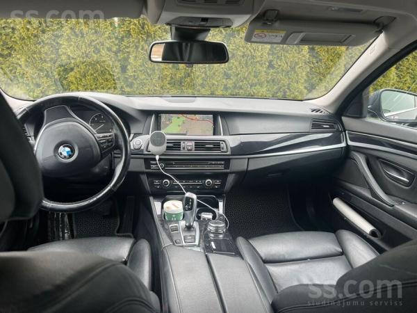 Blue BMW 520 2017 in Riga, with an engine capacity of 2.00 L and mileage of 300 thousand km for 15900 €, photo 2 on AUTOMOTO.COM.LV