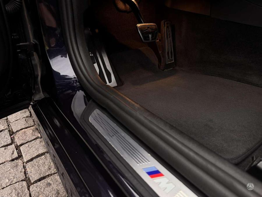 Blue BMW 520 2017 in Kaunas, with an engine capacity of 2.00 L and mileage of 115 thousand km for 19450 €, photo 13 on AUTOMOTO.COM.LV