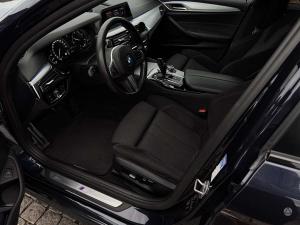 Blue BMW 520 2017 in Kaunas, with an engine capacity of 2.00 L and mileage of 115 thousand km for 19450 €, photo 14 on AUTOMOTO.COM.LV