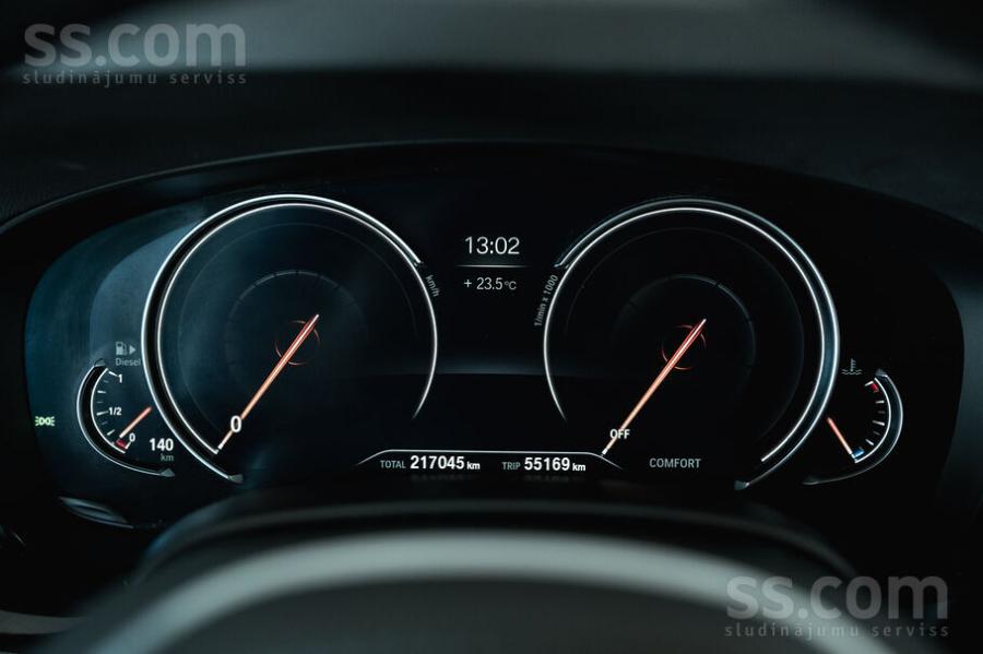 Blue BMW 520 2017 in Riga, with an engine capacity of 2.00 L and mileage of 217 thousand km for 18990 €, photo 7 on AUTOMOTO.COM.LV