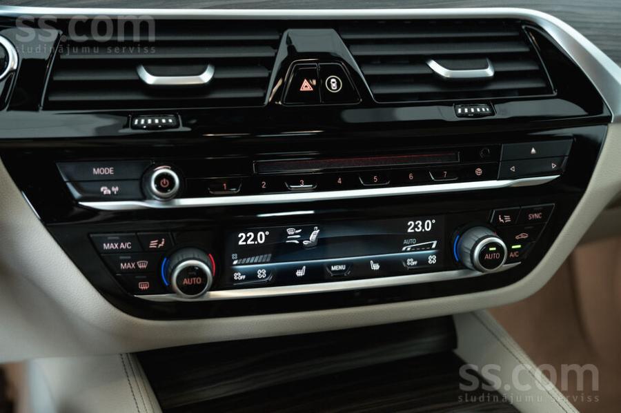 Blue BMW 520 2017 in Riga, with an engine capacity of 2.00 L and mileage of 217 thousand km for 18990 €, photo 8 on AUTOMOTO.COM.LV