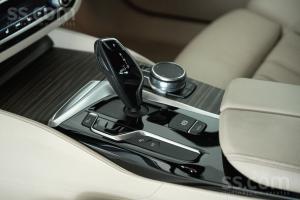 Blue BMW 520 2017 in Riga, with an engine capacity of 2.00 L and mileage of 217 thousand km for 18990 €, photo 22 on AUTOMOTO.COM.LV