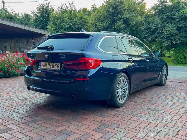 Blue BMW 520 2017 in Vilnius, with an engine capacity of 2.00 L and mileage of 315 thousand km for 15600 €, photo 4 on AUTOMOTO.COM.LV