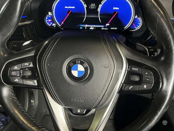 Blue BMW 520 2017 in Vilnius, with an engine capacity of 2.00 L and mileage of 315 thousand km for 15600 €, photo 8 on AUTOMOTO.COM.LV
