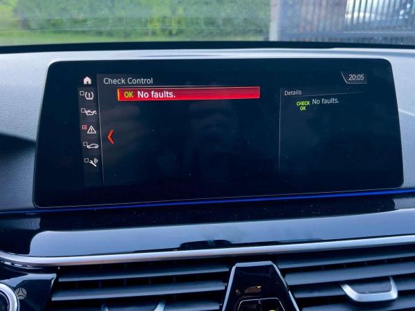 Blue BMW 520 2017 in Vilnius, with an engine capacity of 2.00 L and mileage of 315 thousand km for 15600 €, photo 11 on AUTOMOTO.COM.LV