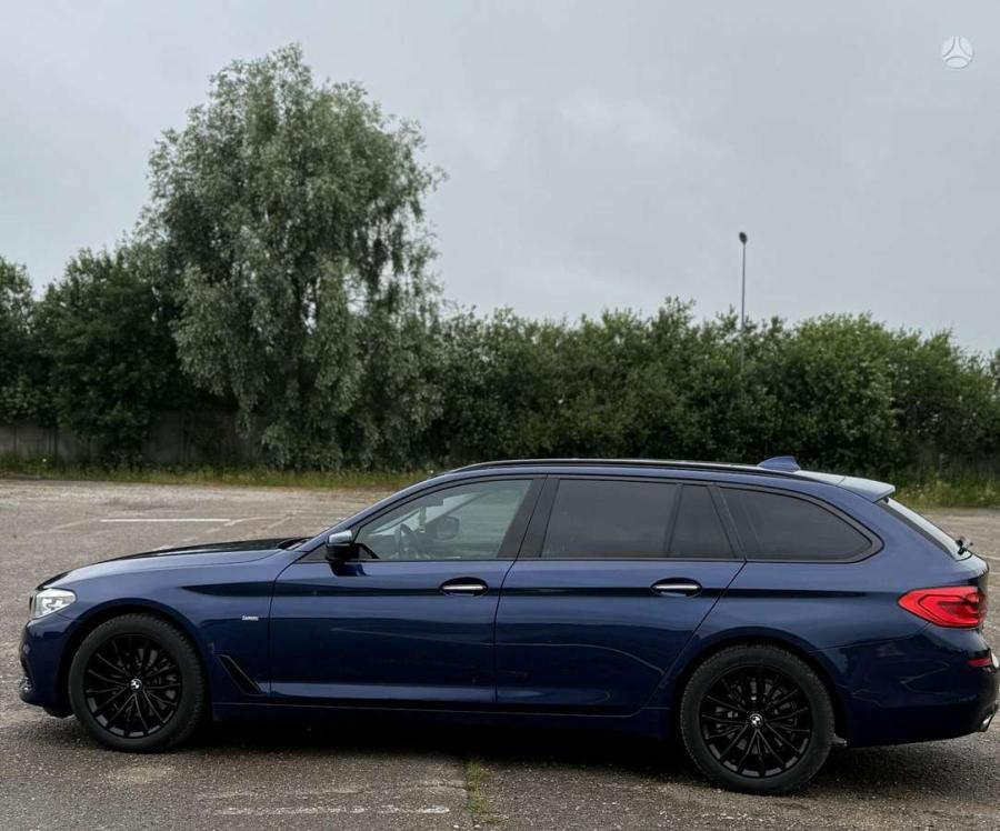 Blue BMW 520 2018 in Klaipeda, with an engine capacity of 2.00 L and mileage of 238 thousand km for 14000 €, photo 4 on AUTOMOTO.COM.LV