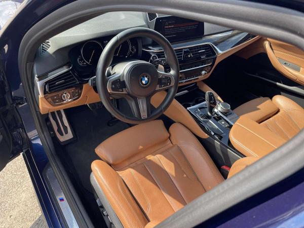 Blue BMW 520 2018 in Vilnius, with an engine capacity of 2.00 L and mileage of 244 thousand km for 17500 €, photo 10 on AUTOMOTO.COM.LV