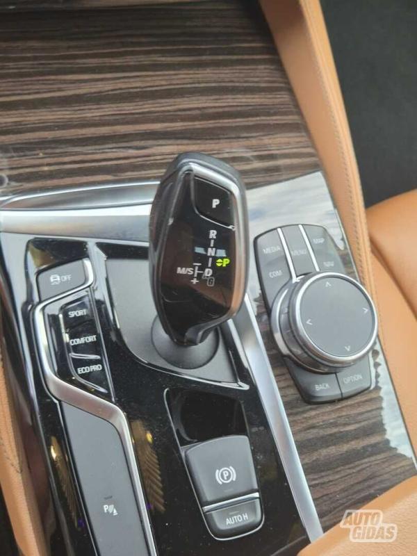 Blue BMW 520 2018 in Vilnius, with an engine capacity of 2.00 L and mileage of 213 thousand km for 18844 €, photo 9 on AUTOMOTO.COM.LV