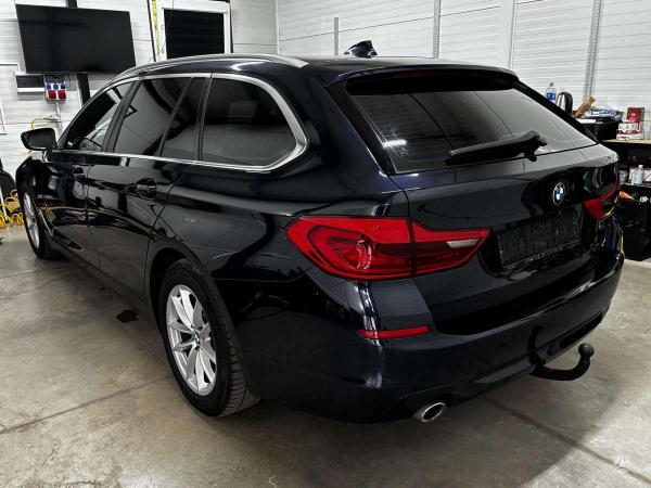 Blue BMW 520 2018 in Utena, with an engine capacity of 2.00 L and mileage of 266 thousand km for 13200 €, photo 3 on AUTOMOTO.COM.LV