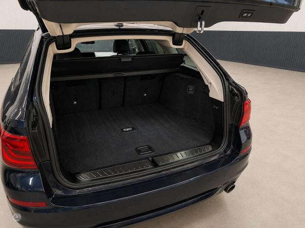 Blue BMW 520 2019 in Vilnius, with an engine capacity of 2.00 L and mileage of 185 thousand km for 18300 €, photo 9 on AUTOMOTO.COM.LV