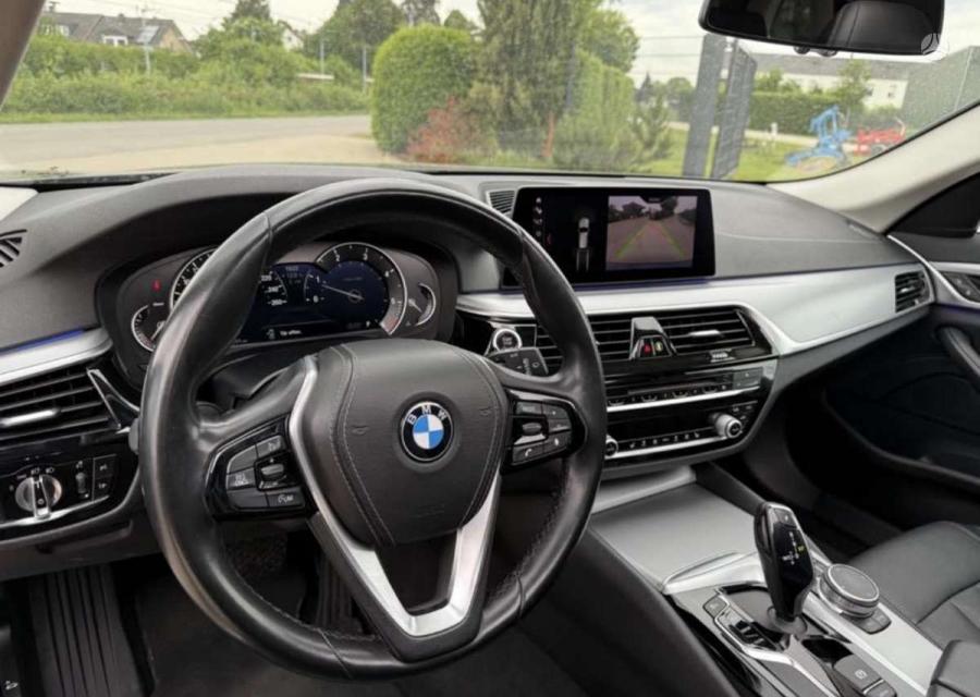 Blue BMW 520 2019 in Kaunas, with an engine capacity of 2.00 L and mileage of 275 thousand km for 13900 €, photo 13 on AUTOMOTO.COM.LV