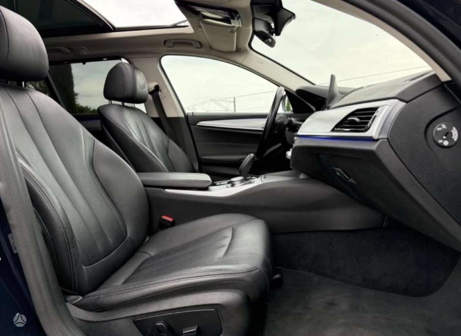 Blue BMW 520 2019 in Kaunas, with an engine capacity of 2.00 L and mileage of 275 thousand km for 13900 €, photo 17 on AUTOMOTO.COM.LV