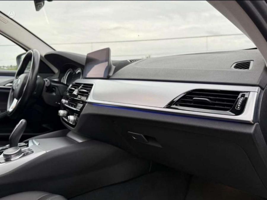 Blue BMW 520 2019 in Kaunas, with an engine capacity of 2.00 L and mileage of 275 thousand km for 13900 €, photo 21 on AUTOMOTO.COM.LV