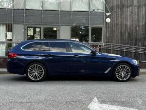 Blue BMW 520 2019 in Utena, with an engine capacity of 2.00 L and mileage of 233 thousand km for 15250 €, photo 16 on AUTOMOTO.COM.LV