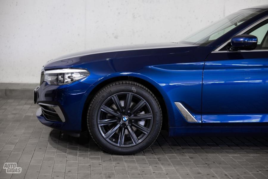 Blue BMW 520 2019 in Vilnius, with an engine capacity of 2.00 L and mileage of 217 thousand km for 19771 €, photo 6 on AUTOMOTO.COM.LV