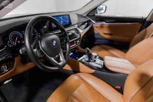 Blue BMW 520 2019 in Vilnius, with an engine capacity of 2.00 L and mileage of 217 thousand km for 19771 €, photo 13 on AUTOMOTO.COM.LV