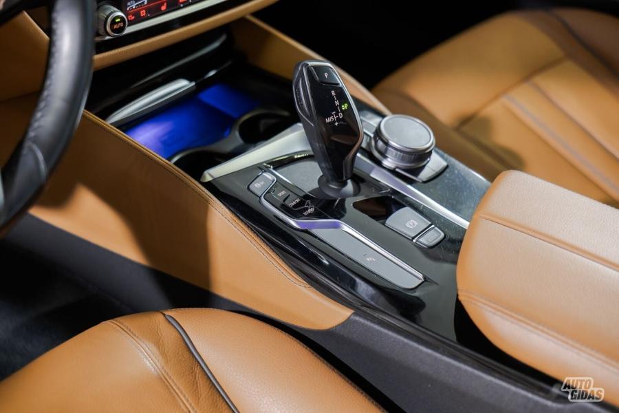 Blue BMW 520 2019 in Vilnius, with an engine capacity of 2.00 L and mileage of 217 thousand km for 19771 €, photo 14 on AUTOMOTO.COM.LV