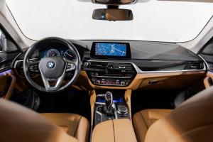 Blue BMW 520 2019 in Vilnius, with an engine capacity of 2.00 L and mileage of 217 thousand km for 19771 €, photo 22 on AUTOMOTO.COM.LV