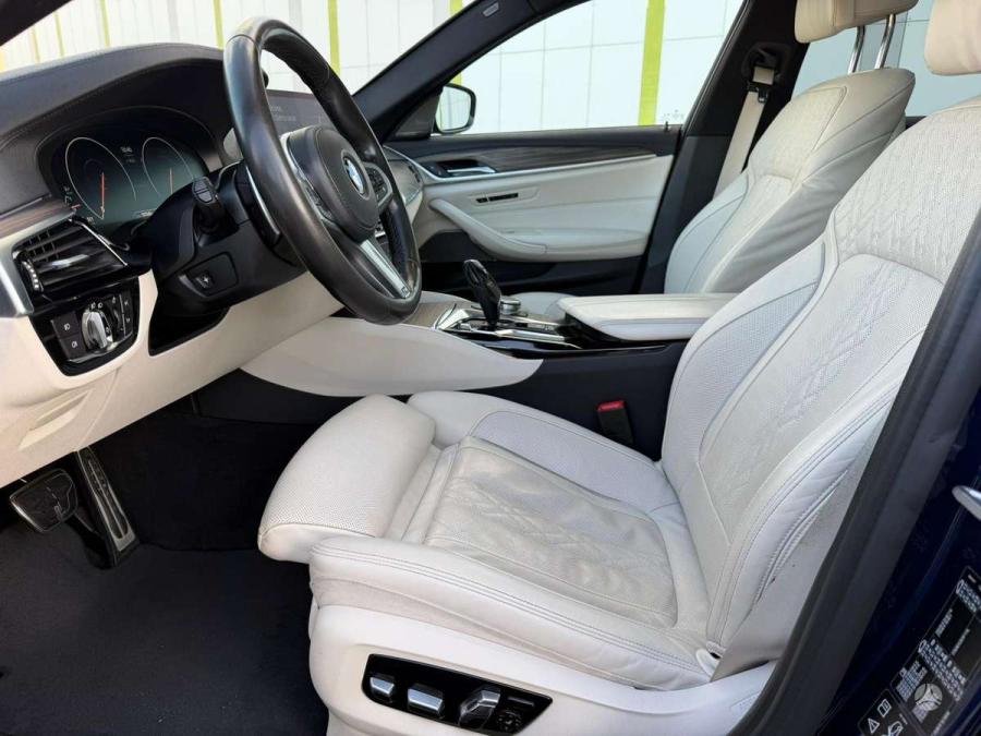 Blue BMW 520 2019 in Raseiniai, with an engine capacity of 2.00 L and mileage of 198 thousand km for 18000 €, photo 11 on AUTOMOTO.COM.LV
