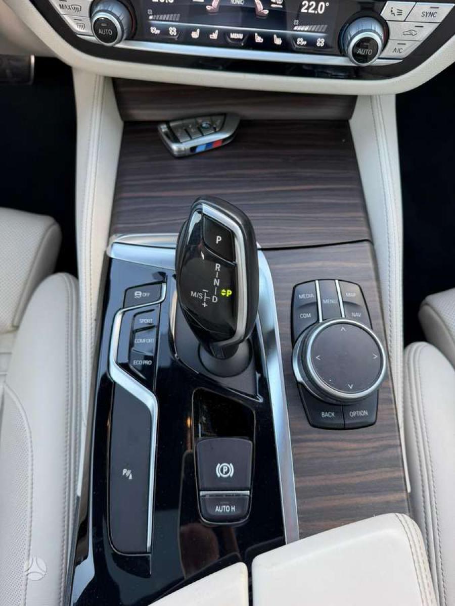Blue BMW 520 2019 in Raseiniai, with an engine capacity of 2.00 L and mileage of 198 thousand km for 18000 €, photo 25 on AUTOMOTO.COM.LV