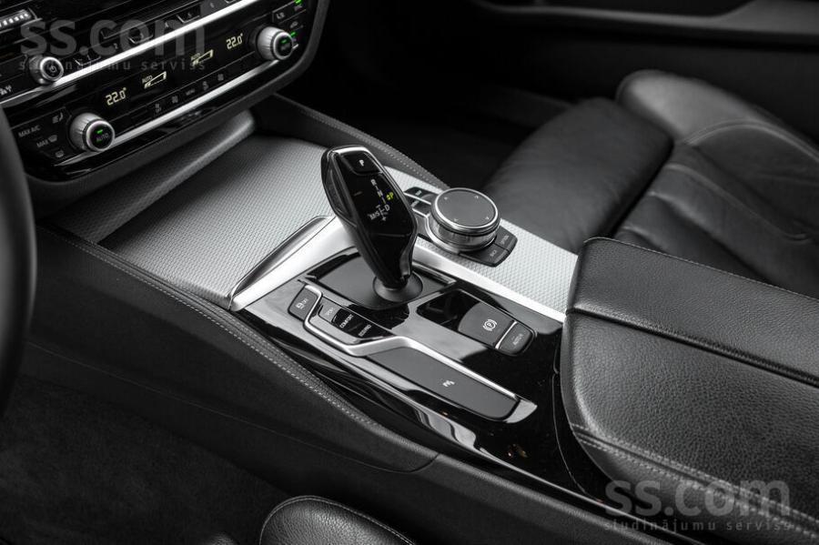 Blue BMW 520 2019 in Riga, with an engine capacity of 2.00 L and mileage of 178 thousand km for 16000 €, photo 15 on AUTOMOTO.COM.LV