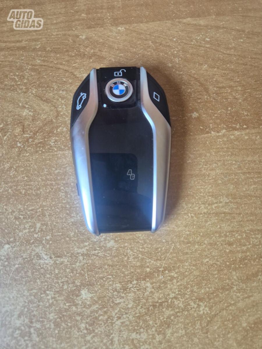 Blue BMW 520 2019 in Vilnius, with an engine capacity of 2.00 L and mileage of 187 thousand km for 14000 €, photo 10 on AUTOMOTO.COM.LV