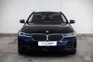 Blue BMW 520 2020 in Vilnius, with an engine capacity of 2.00 L and mileage of 155 thousand km for 29991 €, photo 3 on AUTOMOTO.COM.LV