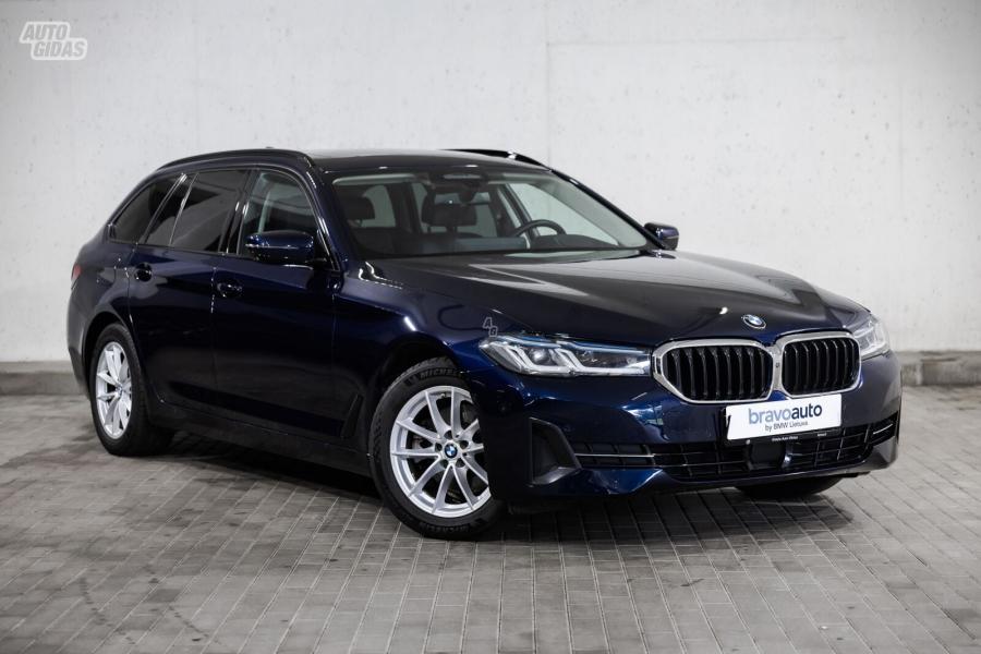 Blue BMW 520 2020 in Vilnius, with an engine capacity of 2.00 L and mileage of 155 thousand km for 29991 €, photo 4 on AUTOMOTO.COM.LV