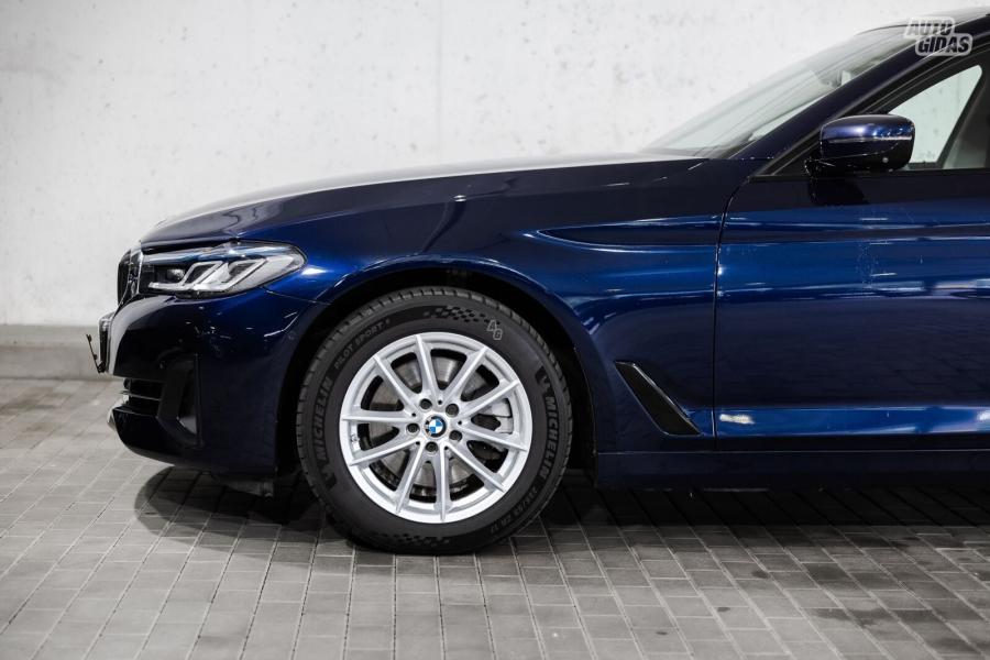 Blue BMW 520 2020 in Vilnius, with an engine capacity of 2.00 L and mileage of 155 thousand km for 29991 €, photo 6 on AUTOMOTO.COM.LV