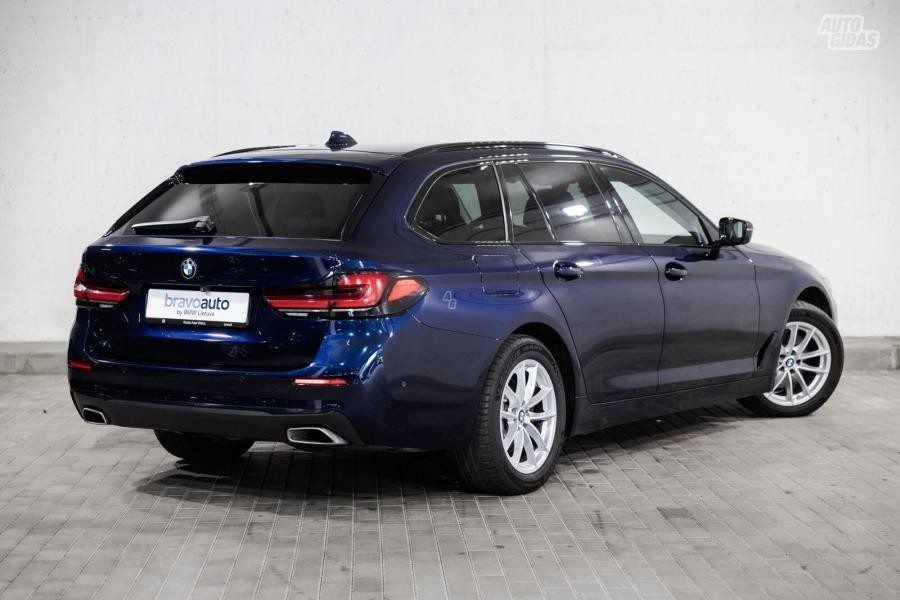 Blue BMW 520 2020 in Vilnius, with an engine capacity of 2.00 L and mileage of 155 thousand km for 29991 €, photo 10 on AUTOMOTO.COM.LV