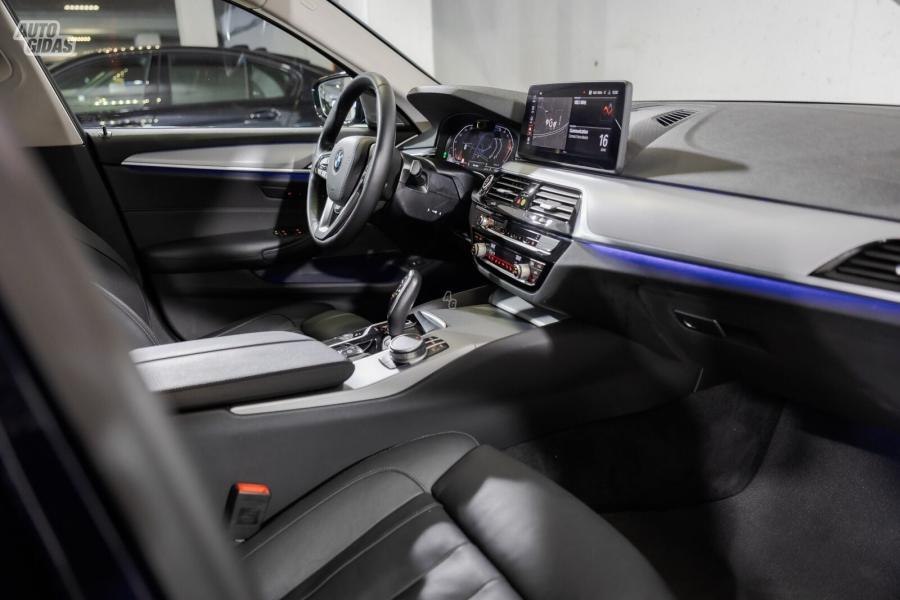 Blue BMW 520 2020 in Vilnius, with an engine capacity of 2.00 L and mileage of 155 thousand km for 29991 €, photo 14 on AUTOMOTO.COM.LV