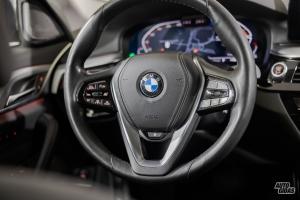 Blue BMW 520 2020 in Vilnius, with an engine capacity of 2.00 L and mileage of 155 thousand km for 29991 €, photo 18 on AUTOMOTO.COM.LV