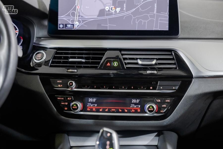 Blue BMW 520 2020 in Vilnius, with an engine capacity of 2.00 L and mileage of 155 thousand km for 29991 €, photo 19 on AUTOMOTO.COM.LV