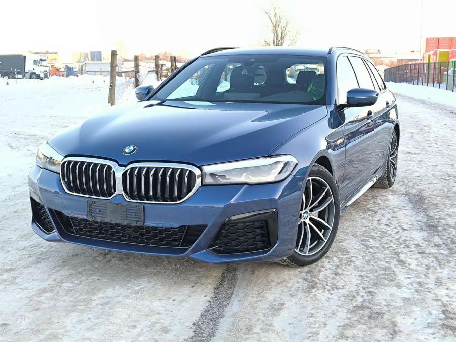Blue BMW 520 2021 in Siauliai, with an engine capacity of 2.00 L and mileage of 256 thousand km for 21300 €, photo 1 on AUTOMOTO.COM.LV