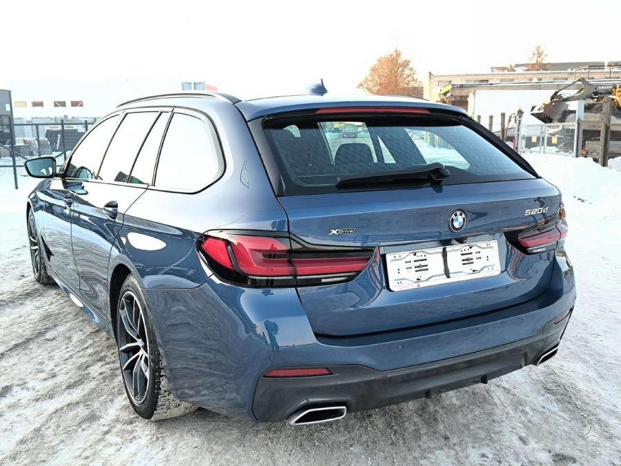 Blue BMW 520 2021 in Siauliai, with an engine capacity of 2.00 L and mileage of 256 thousand km for 21300 €, photo 7 on AUTOMOTO.COM.LV
