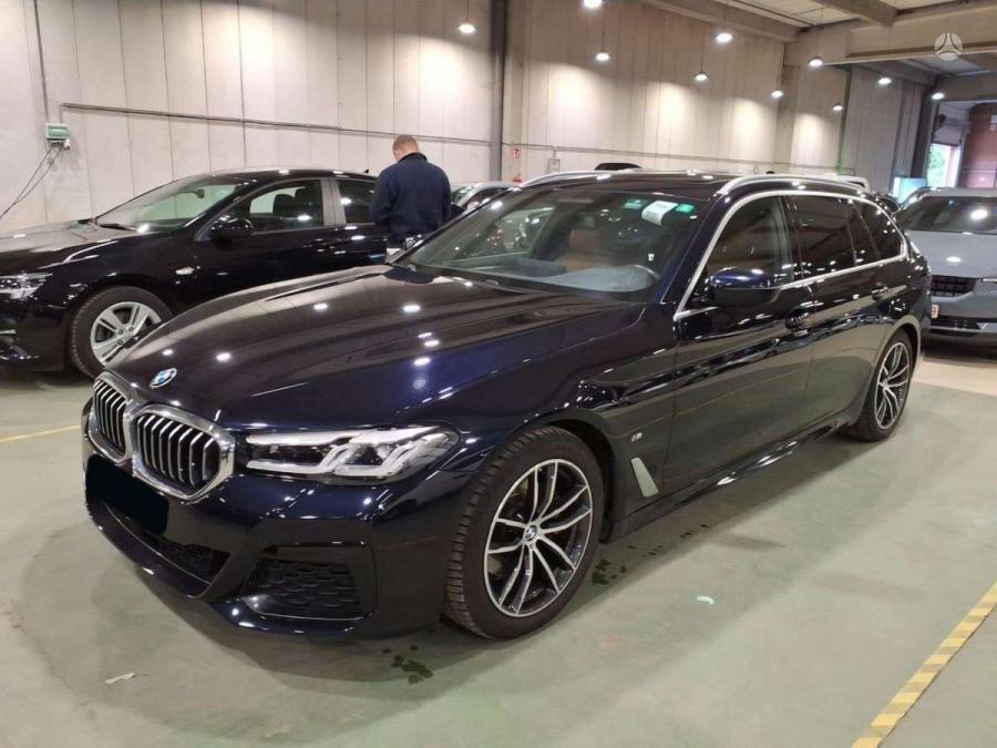 Blue BMW 520 2021 in Vilnius, with an engine capacity of 2.00 L and mileage of 128 thousand km for 29390 €, photo 1 on AUTOMOTO.COM.LV